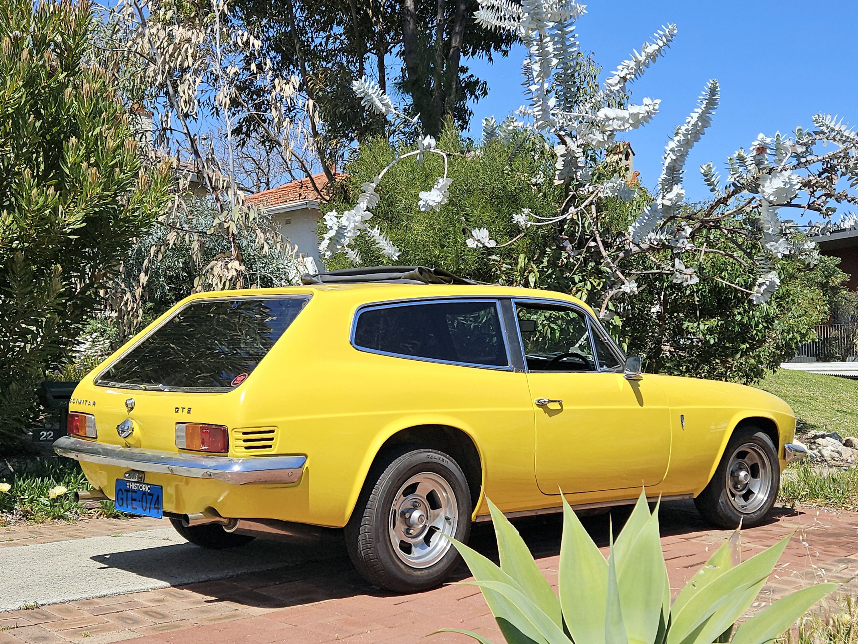 Classic – Reliant Scimitar GTE | Paul Blank